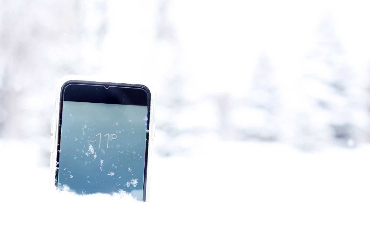 How to keep your phone functioning in cold temperatures - What Gadget