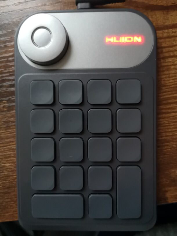 Huion Kamvas 24 Plus & Huion Mini KeyDial KD100 Review - What Gadget