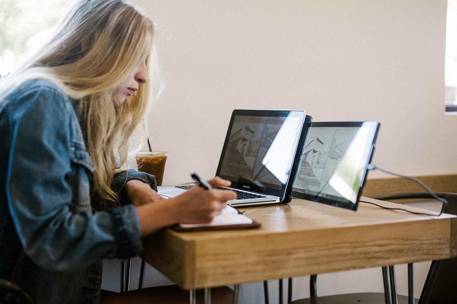 Mobile Pixels Duex Max Portable Laptop Monitor (14.1) Review - What Gadget