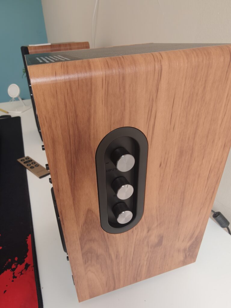 Majority D100 Bookshelf Review - What Gadget