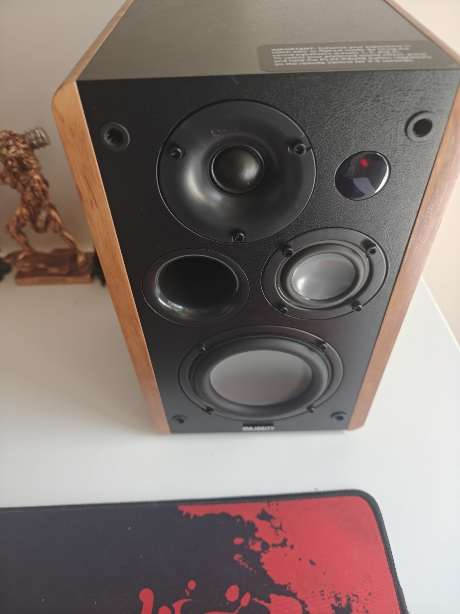 Majority D100 Bookshelf Review - What Gadget